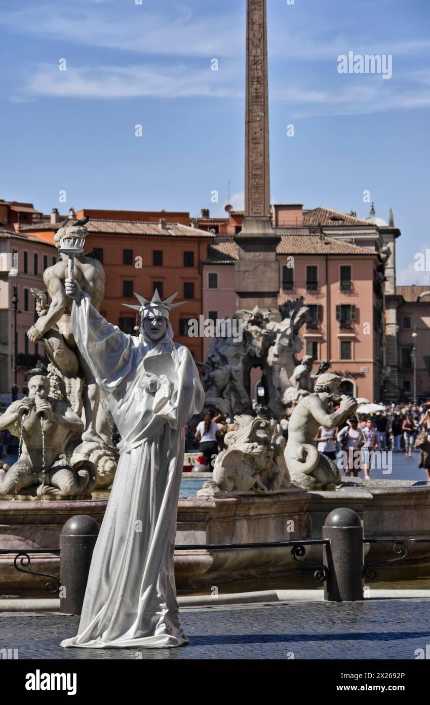 ITALY, Lazio, Rome, Navona square, a mime simulates the statue of ...