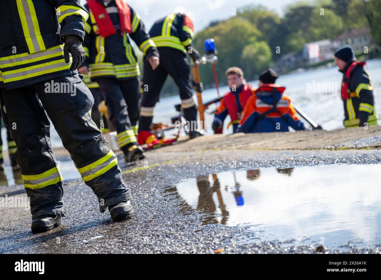 Oil spill operation hi-res stock photography and images - Alamy