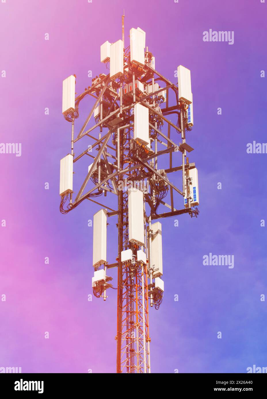 Wireless internet tower hi-res stock photography and images - Alamy