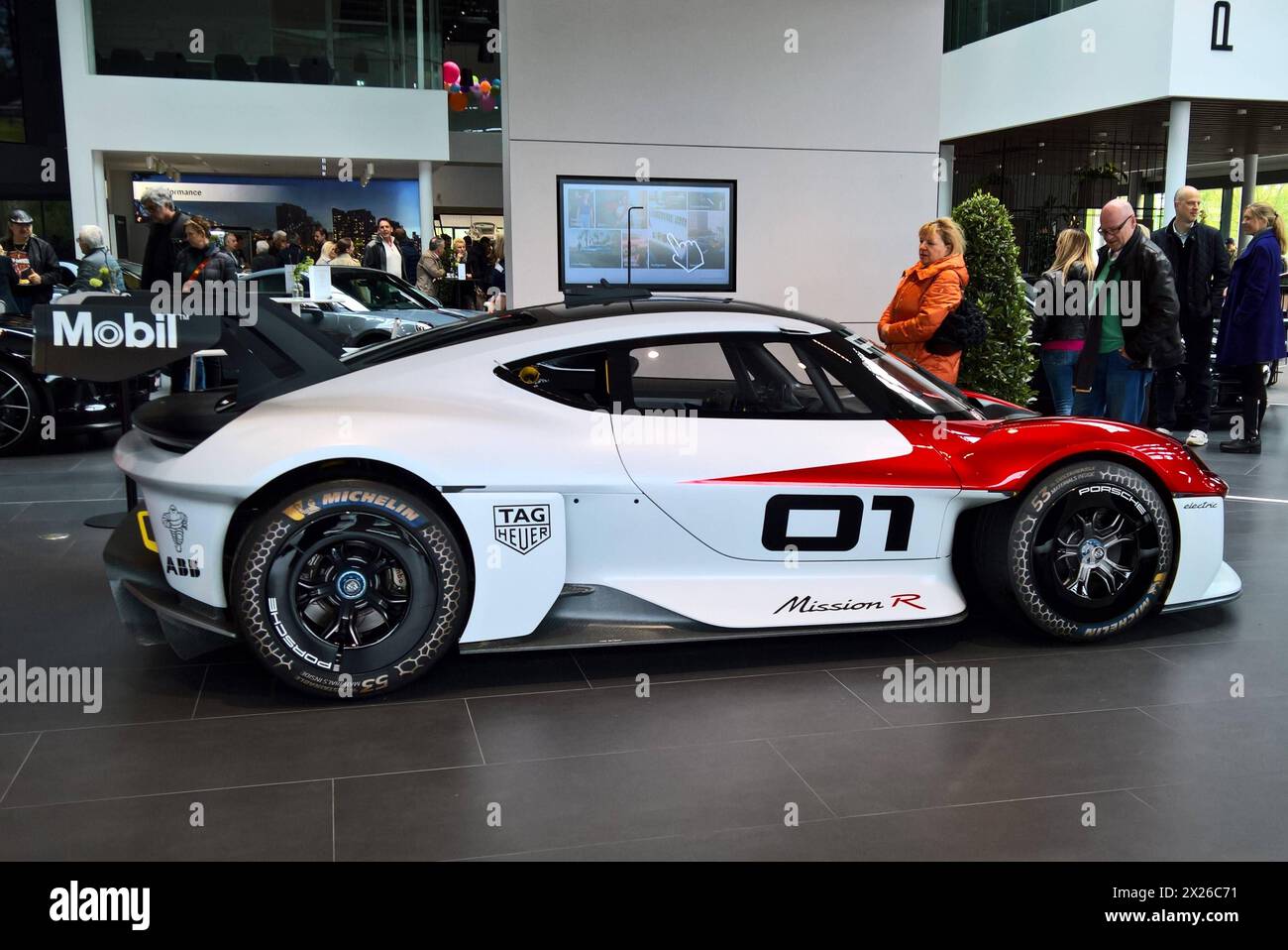 Porsche Zentrum Regensburg, Neueröffnung. Foto: Porsche Mission R ...
