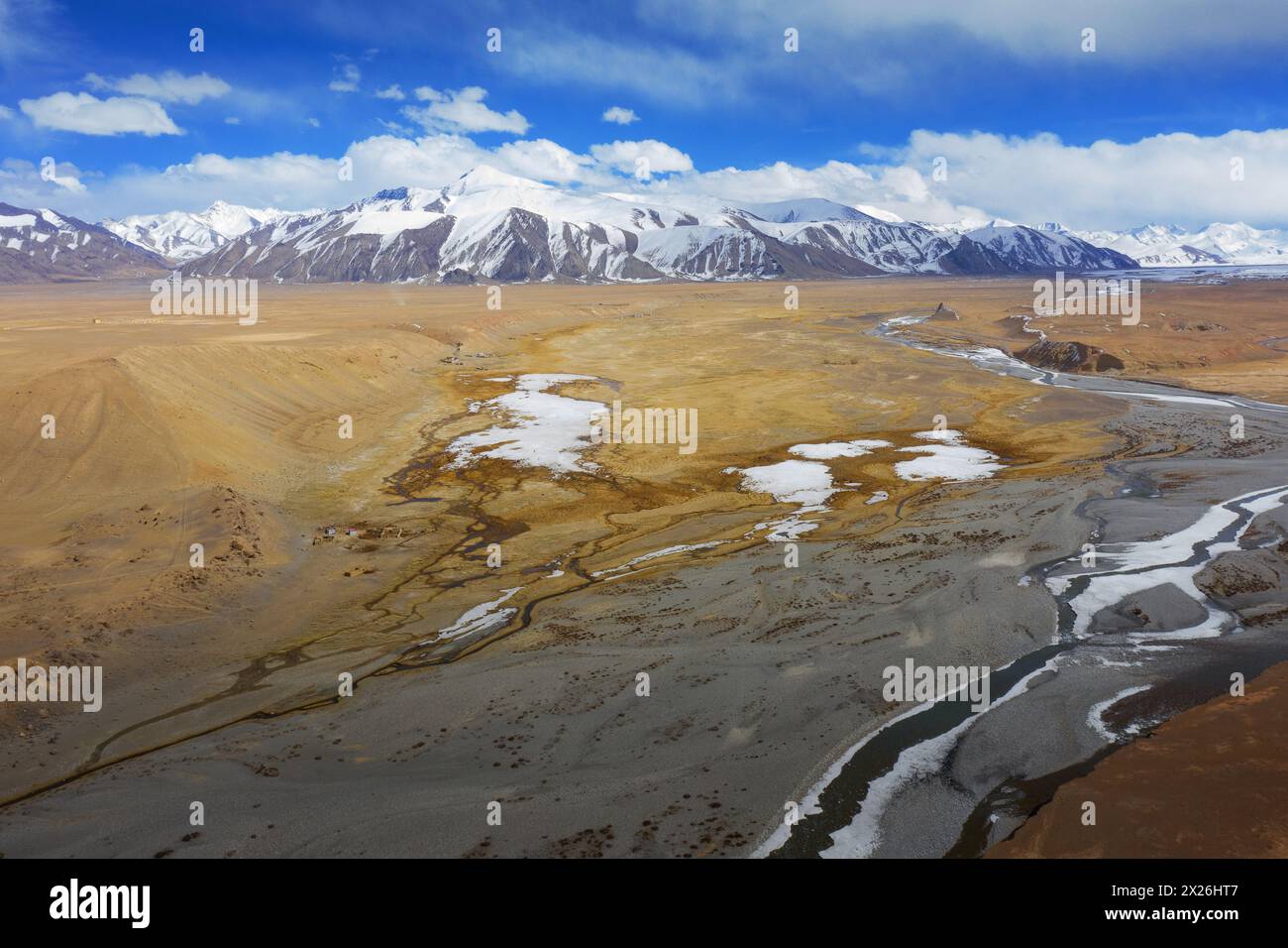 Kunlun mountains hi-res stock photography and images - Alamy