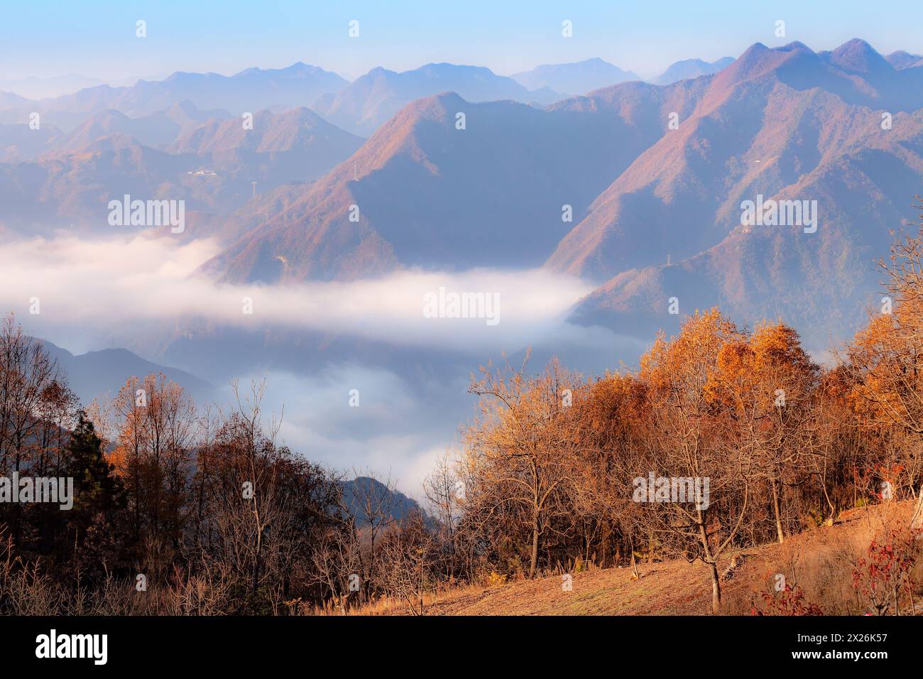 Steep and undulating mountain ranges hi-res stock photography and ...