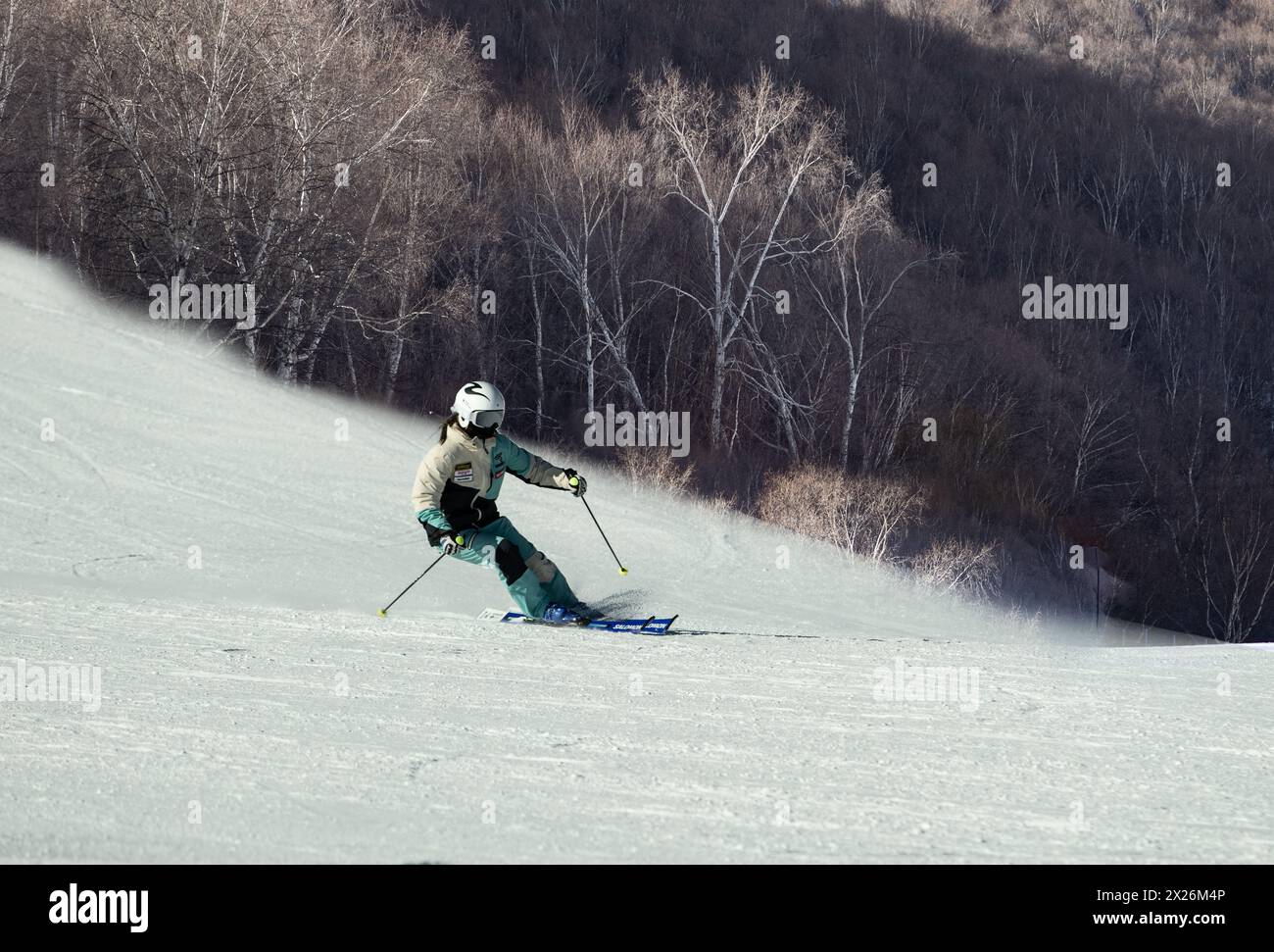 Skiing destination town hi-res stock photography and images - Alamy