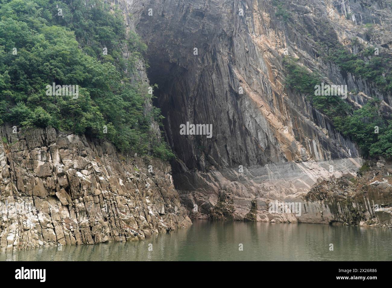 Cruise ship on the Yangtze River, Hubei Province, China, Asia ...