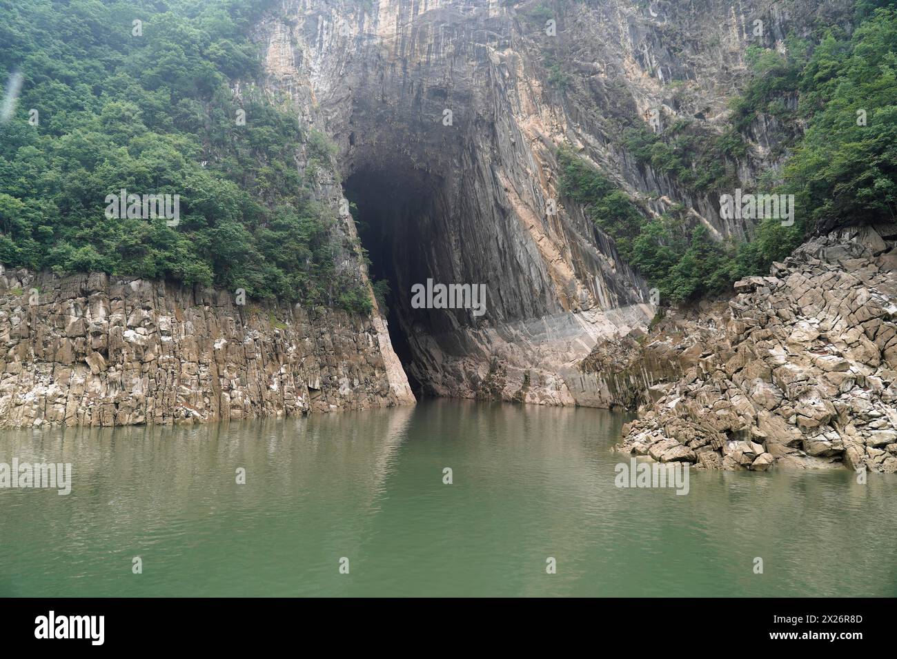 Cruise ship on the Yangtze River, Hubei Province, China, Asia, A cave ...