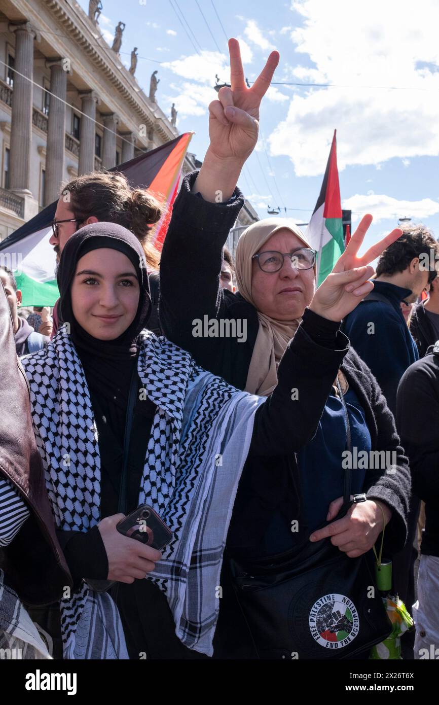 Milano, Italia. 20th Apr, 2024. Via Palestro. Corteo pro-palestina e ...