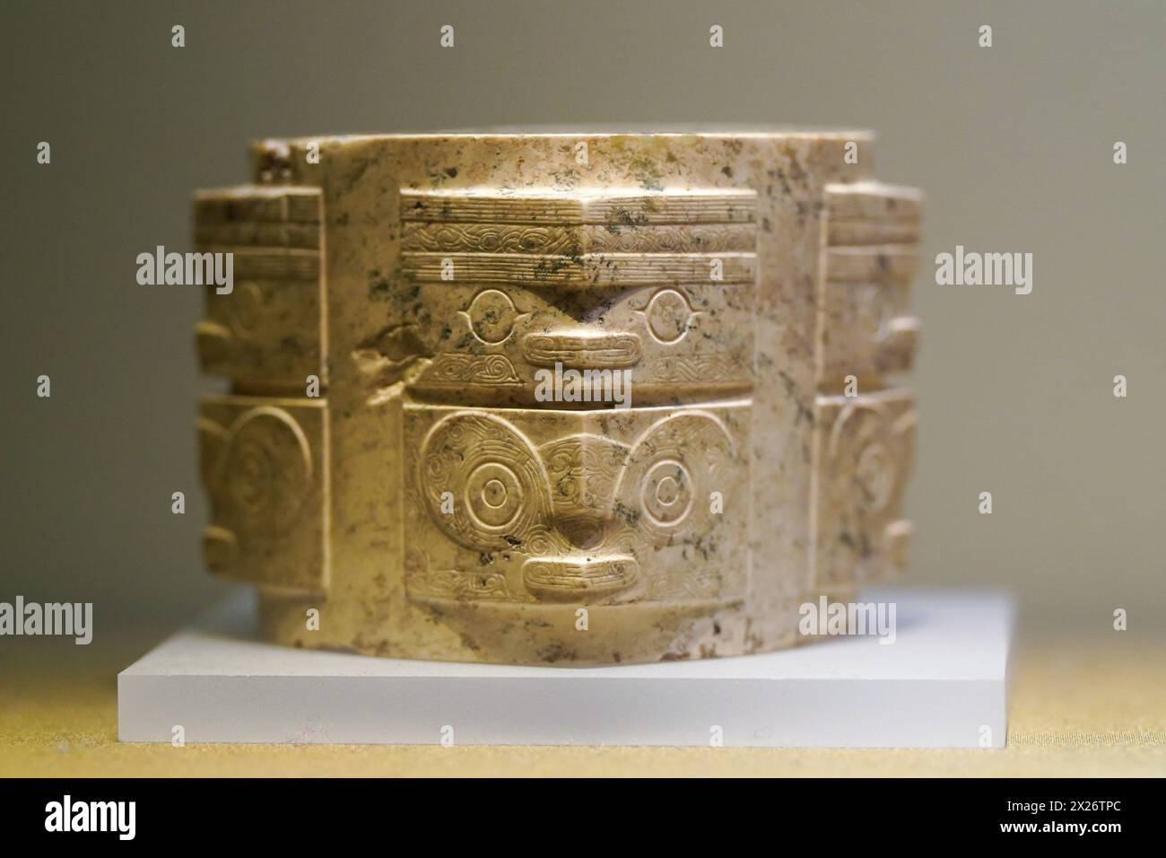 Liangzhu culture jade hi-res stock photography and images - Alamy
