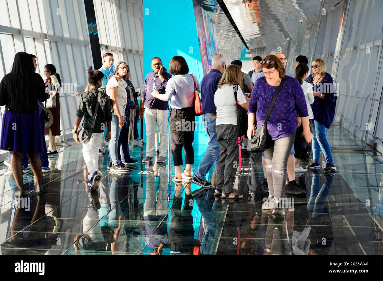 Group crowd people reflection hi-res stock photography and images - Alamy