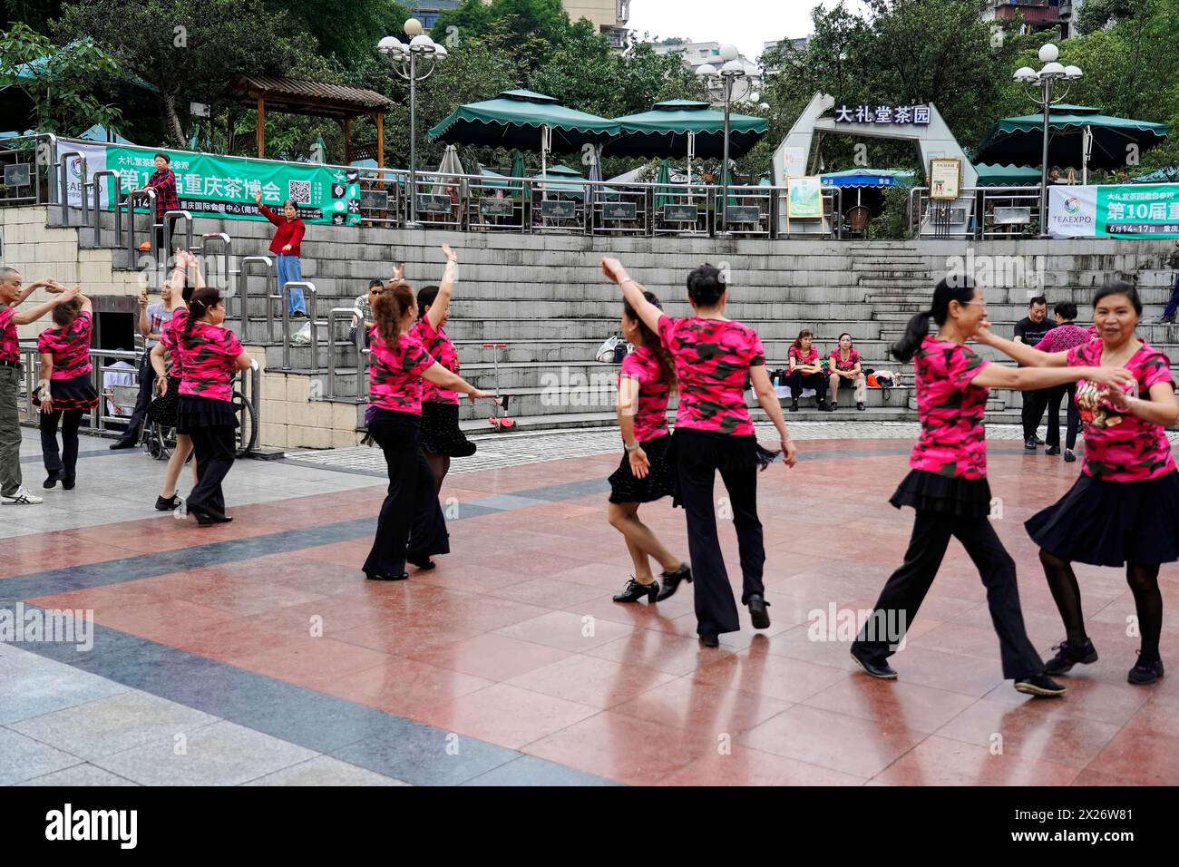 China square dance hi-res stock photography and images - Alamy