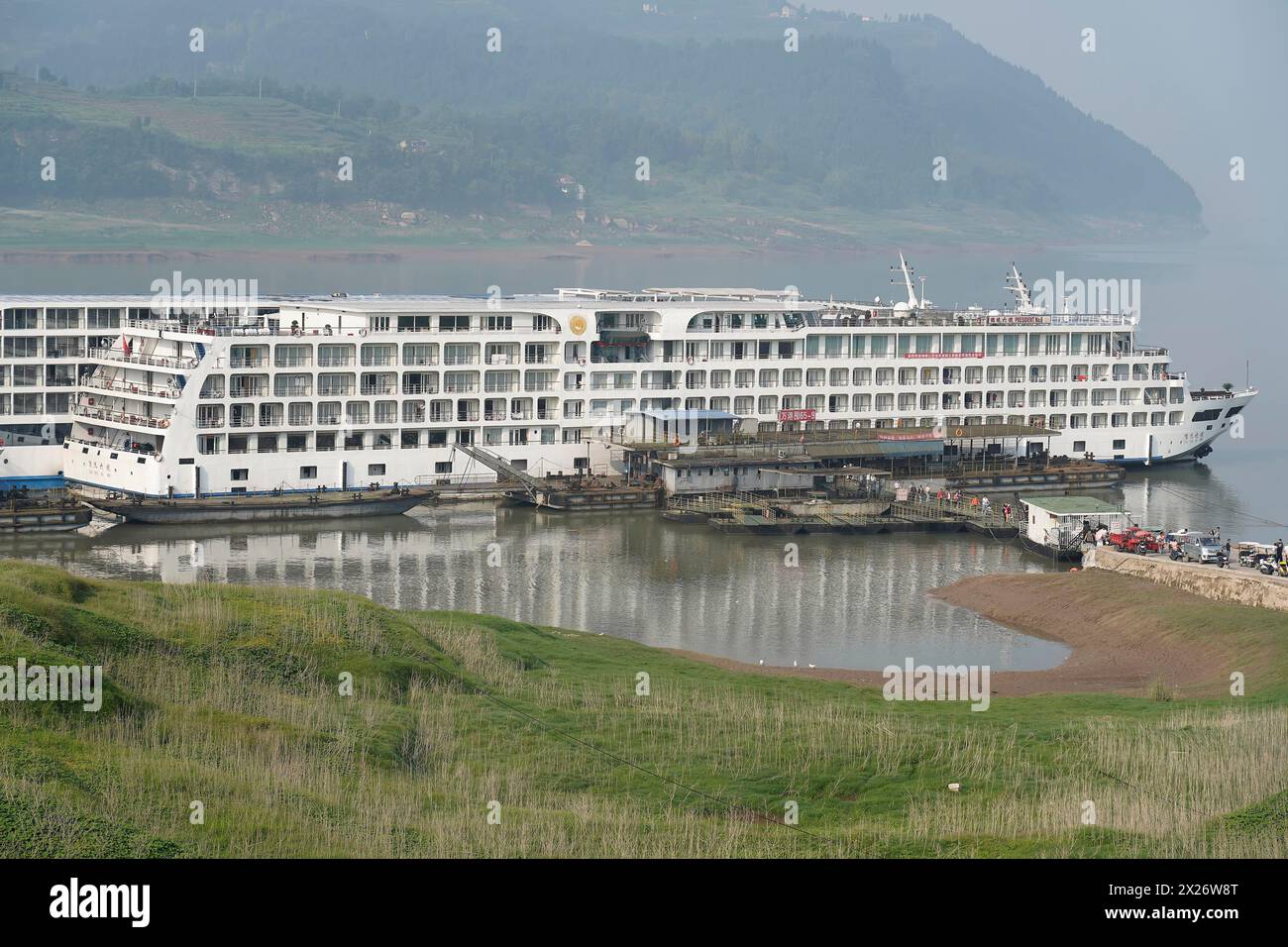 Middle yangtze river hi-res stock photography and images - Alamy