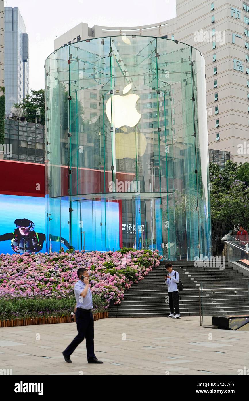 Strolling in Chongqing, Chongqing Province, China, Asia, People in ...