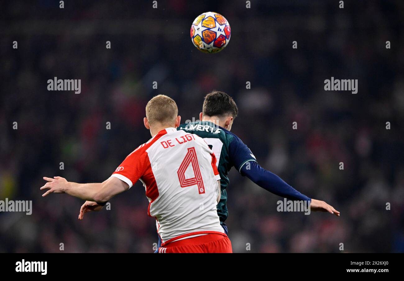 Header duel duel action Matthijs de Ligt FC Bayern Muenchen FCB (04 ...
