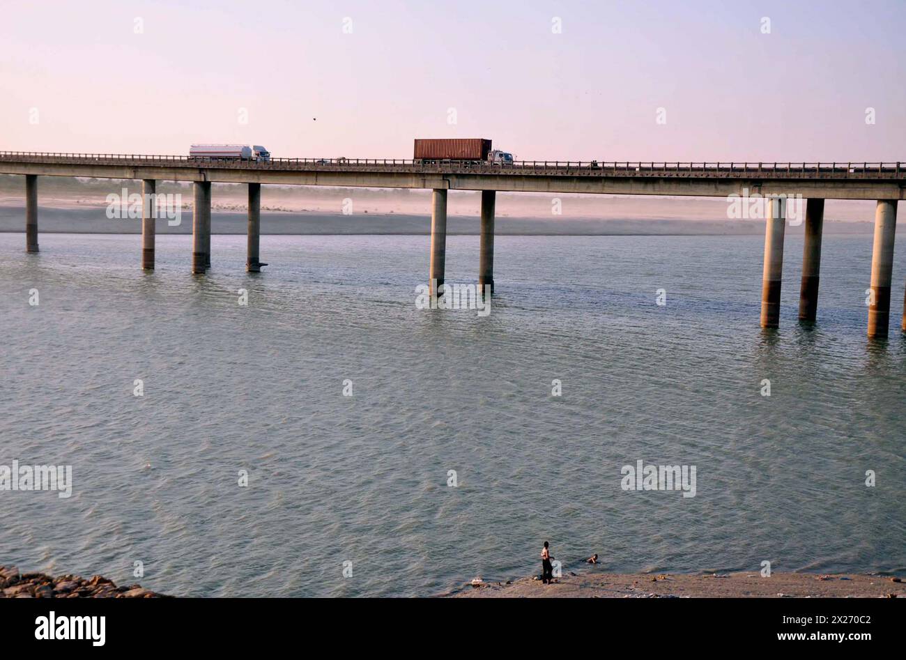 Water level increases while high grade flood water reaches into River ...