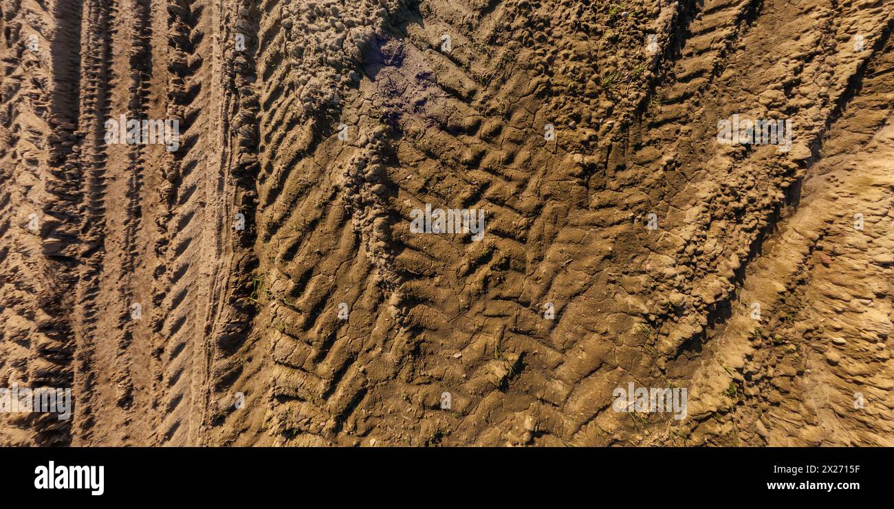 Tyre tracks in sand from above hi-res stock photography and images - Alamy