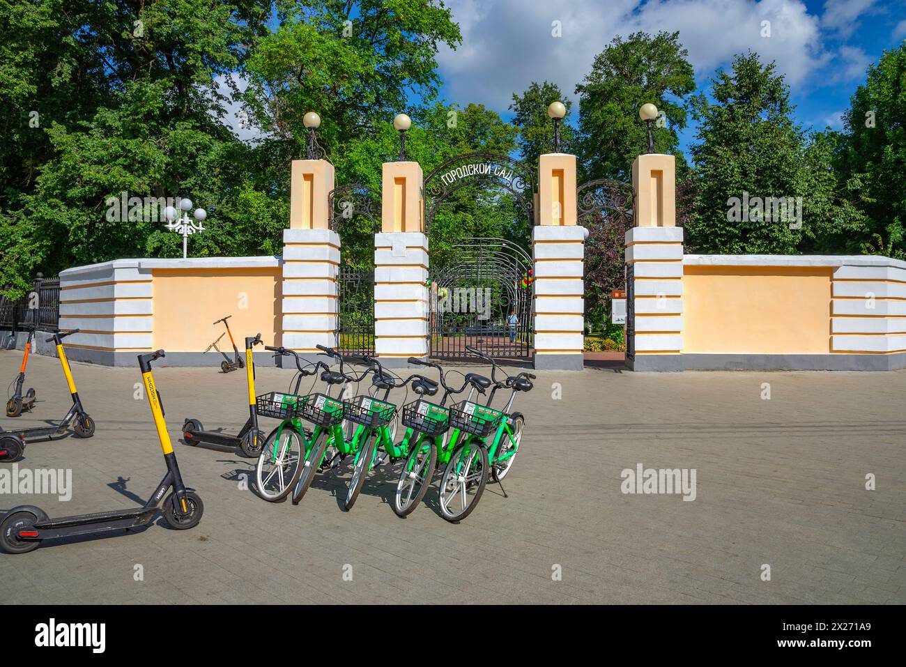TVER, RUSSIA - JULY 15, 2022: Entrance to the city garden. Tver, Russia Stock Photo - Alamy