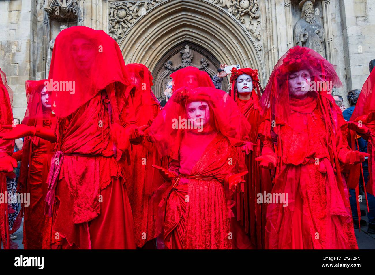 Bath, UK. 20 Apr 2024. Nature is carried on a 'natural' hearse to the ...