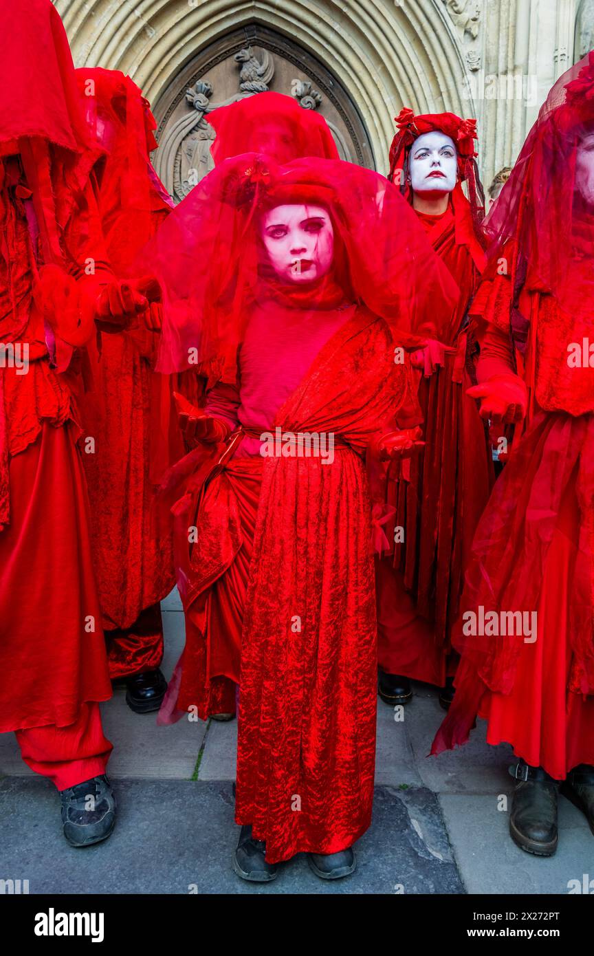 Bath, UK. 20 Apr 2024. Nature is carried on a 'natural' hearse to the ...