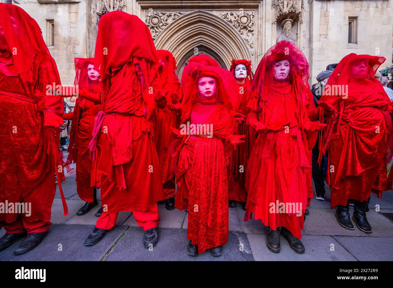 Bath, UK. 20 Apr 2024. Nature is carried on a 'natural' hearse to the ...