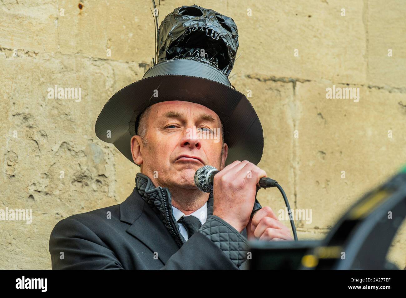 Bath, UK. 20th Apr, 2024. Chris Packham speaks at the Abbey - The ...