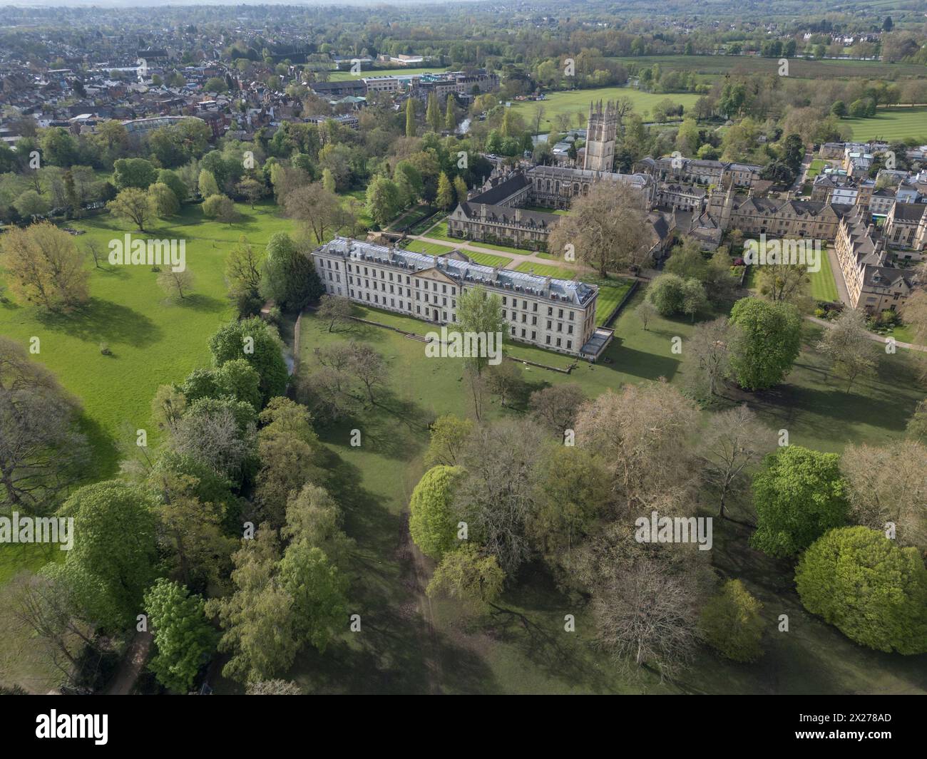 Aerial view of The New Building and The Grove, Magdalen College ...