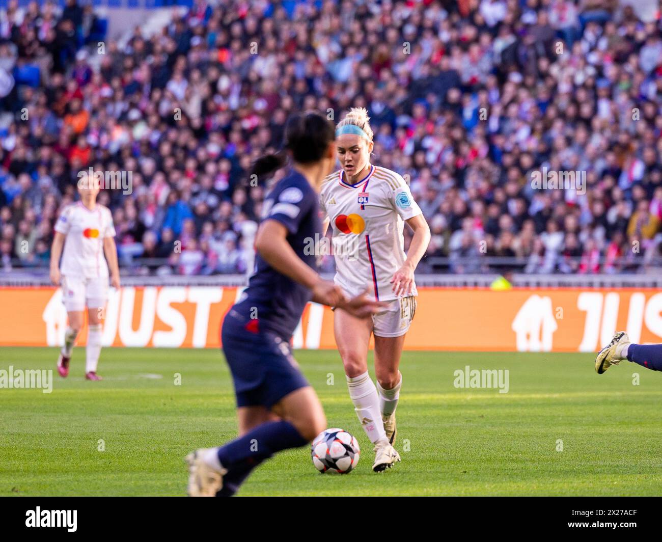 Lyon, France Ellie Carpenter (12 Olympique Lyonnais) in action during ...