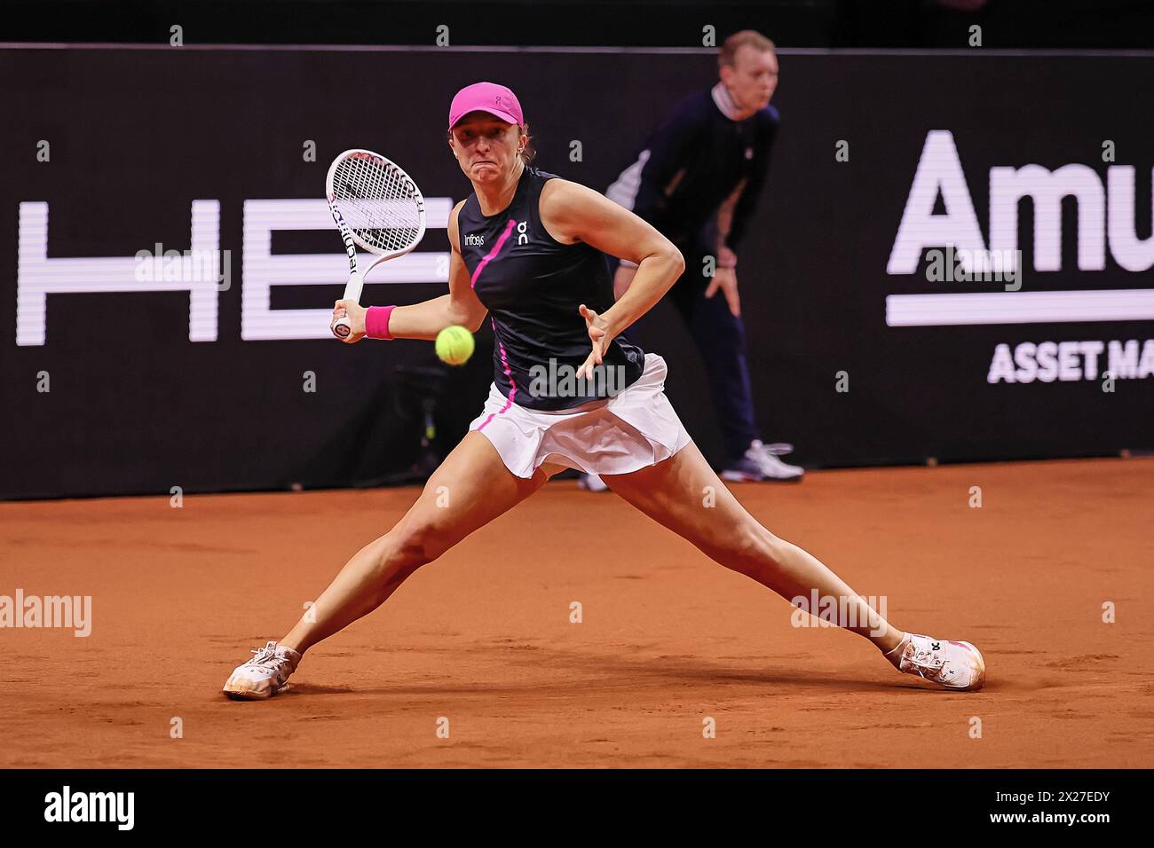 Iga swiatek forehand hi-res stock photography and images - Alamy