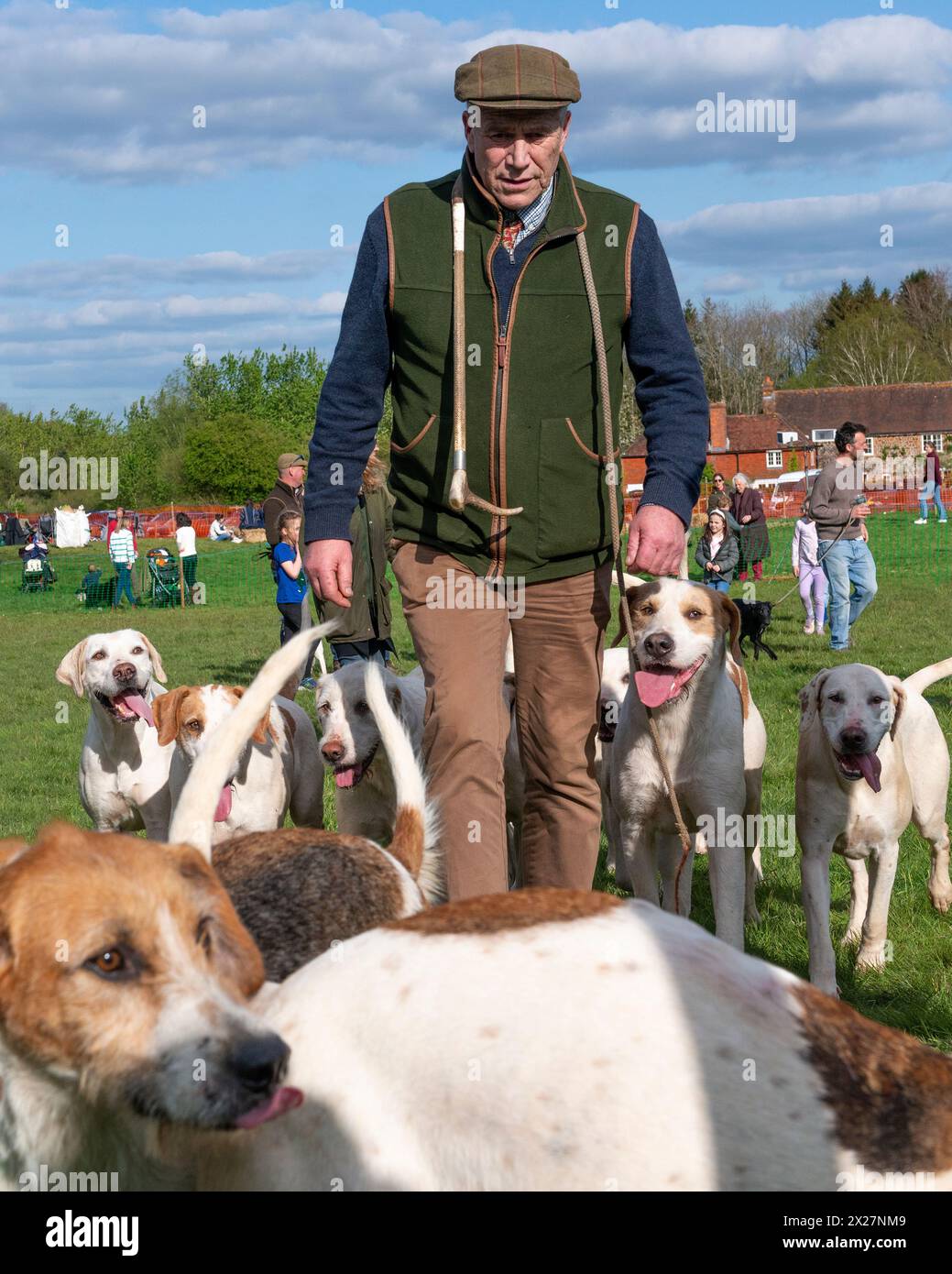CLCH Hounds with the Huntsman leaving The Rathbones Countryside Arena ...