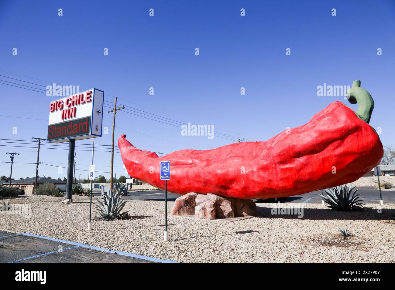 Worlds largest chili pepper statue hi-res stock photography and images ...