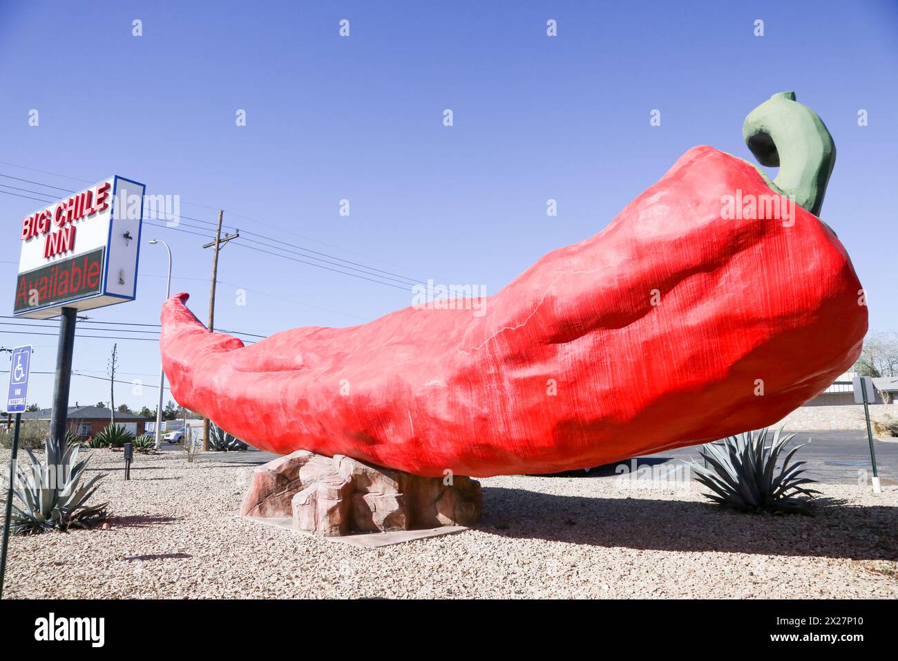 Worlds largest chili pepper statue hi-res stock photography and images ...