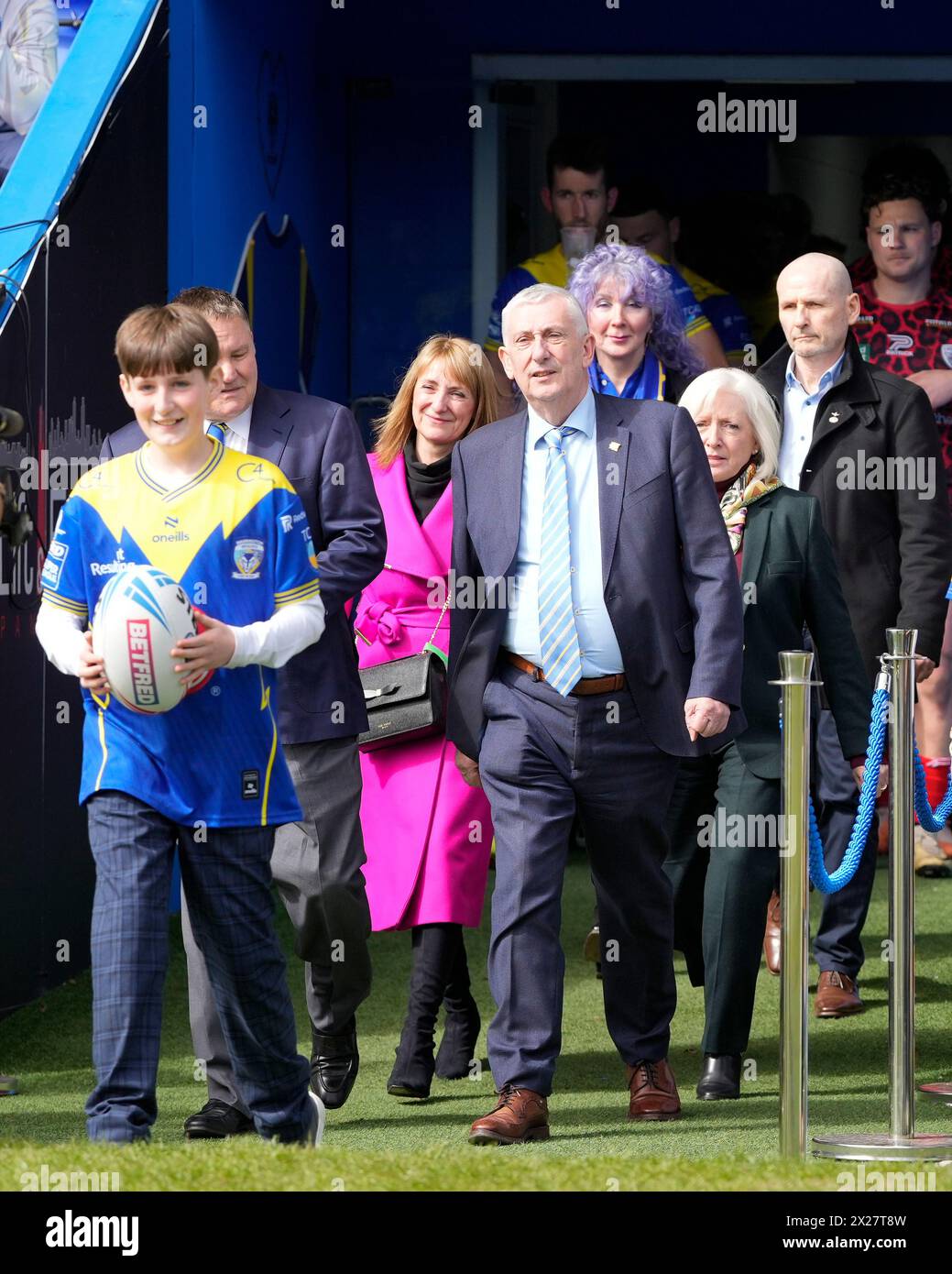Sir Lindsay Hoyle (speaker of the House of Commons) leads his family ...