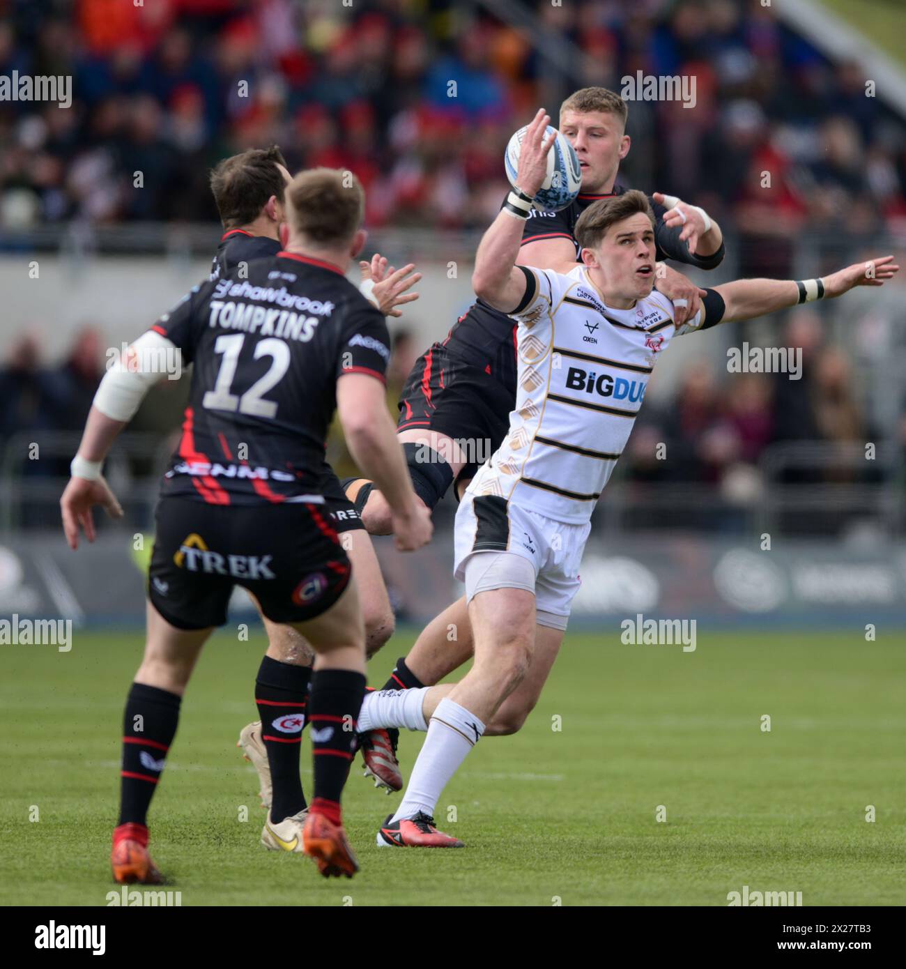 Seb Atkinson of Gloucester Rugby and Tom Willis of Saracens challenge ...