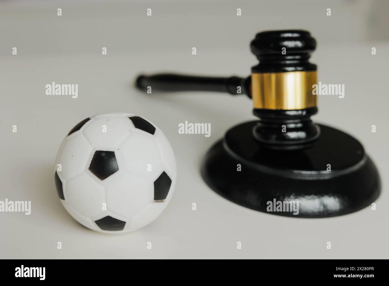 Judge gavel table hi-res stock photography and images - Alamy