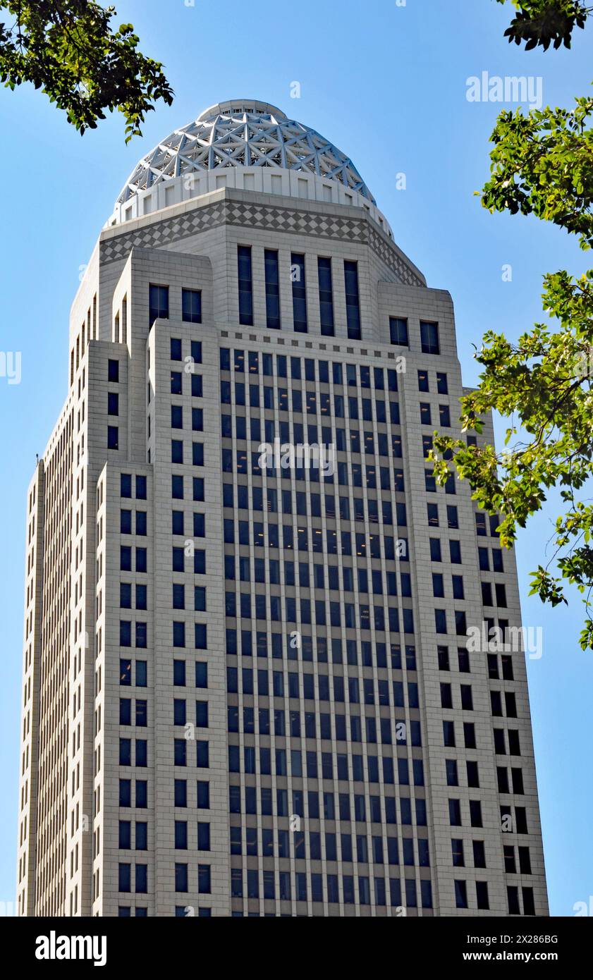 The 400 West Market skyscraper in downtown Louisville, Kentucky has ...