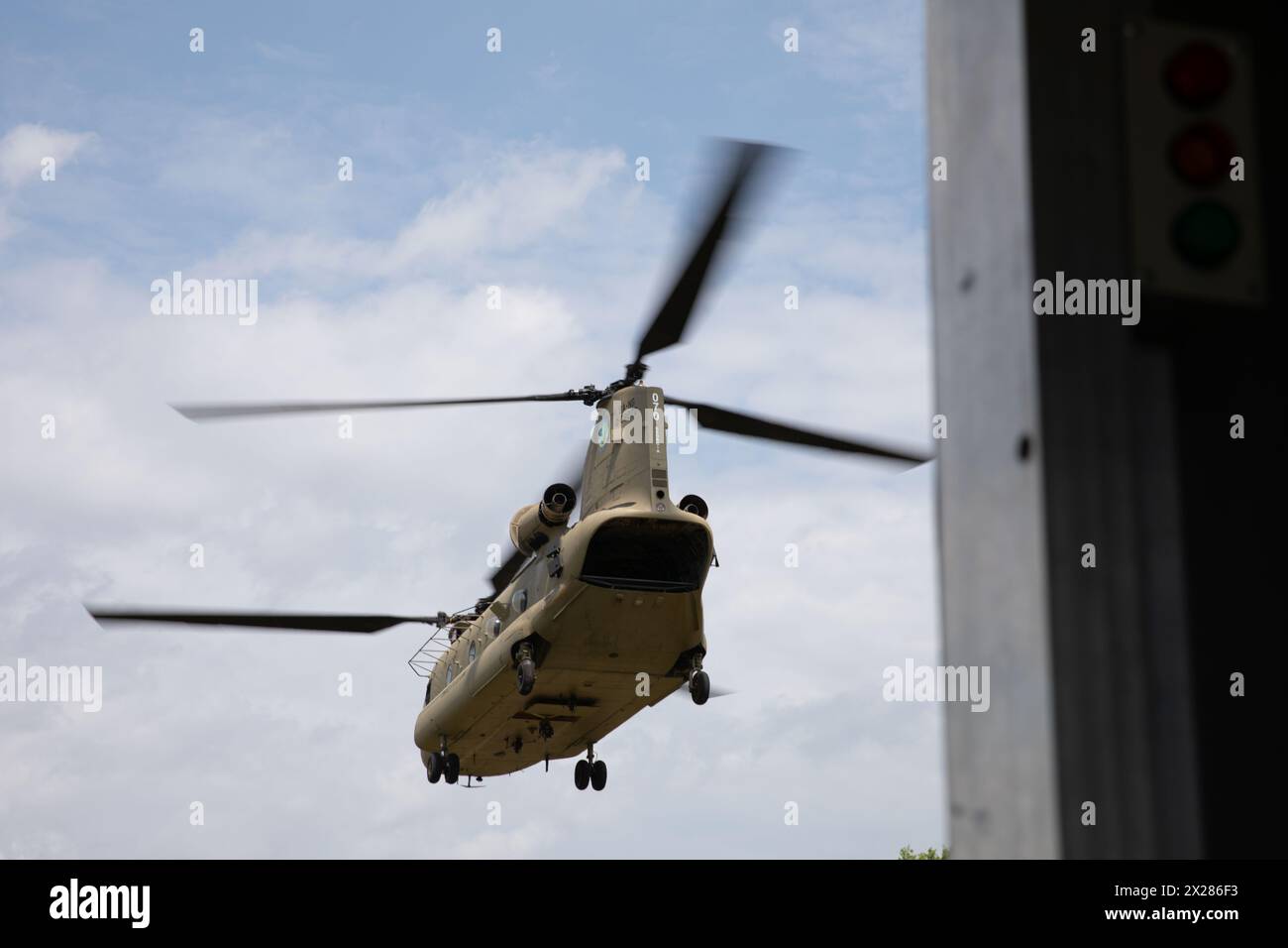 A CH-47 Chinook helicopter transports Joint Parachute Operational ...