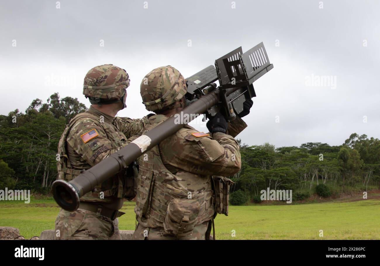 U.S. Army Soldiers from the 25th Infantry Division practice target ...