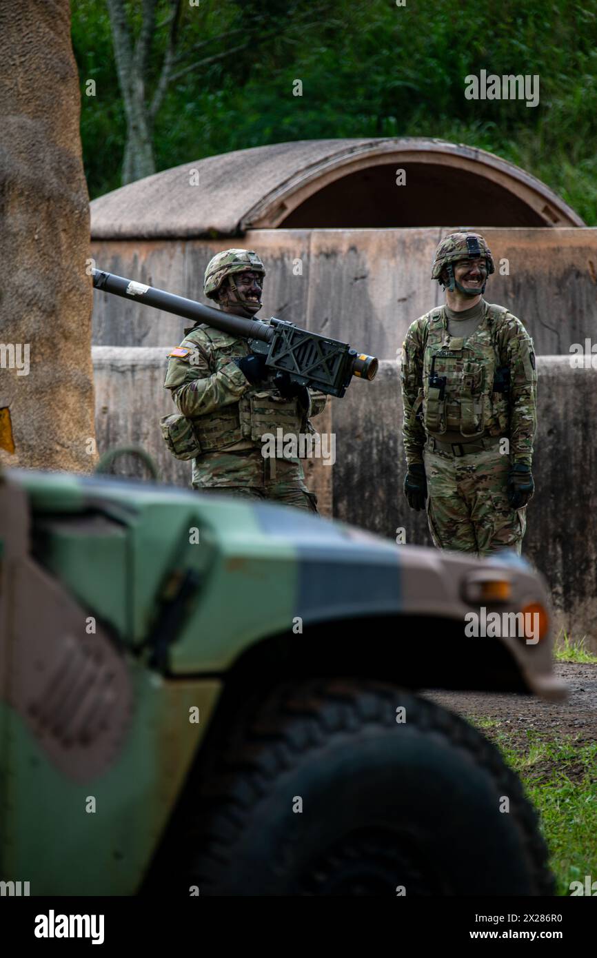 U.S. Army Soldiers from the 25th Infantry Division receive instruction ...