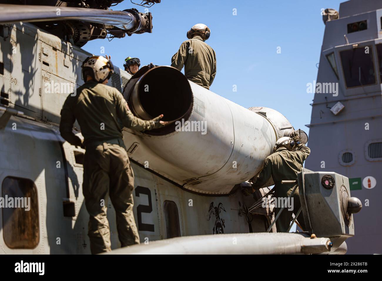 U.S. Marines assigned to Marine Medium Tiltrotor Squadron (VMM) 165 ...