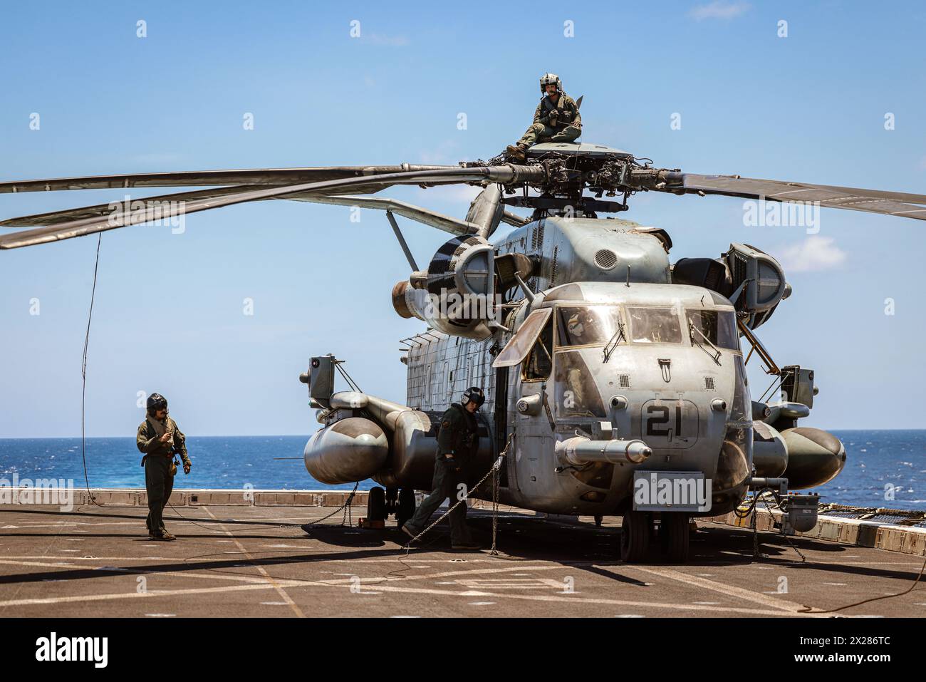 U.S. Marines assigned to Marine Medium Tiltrotor Squadron (VMM) 165 ...