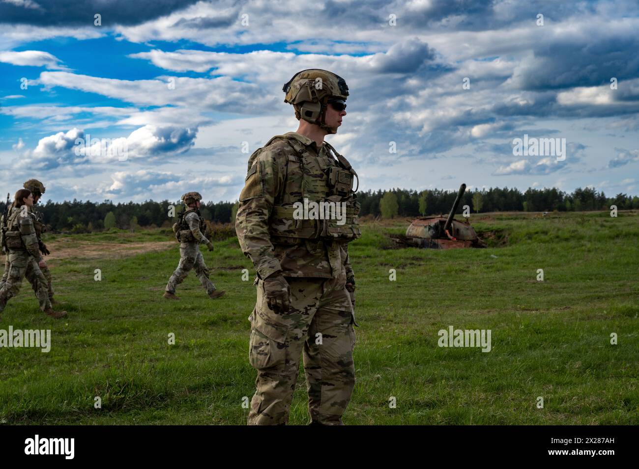 U.S. Soldiers assigned to Fox Troop, 2nd Squadron, 2nd Cavalry Regiment ...