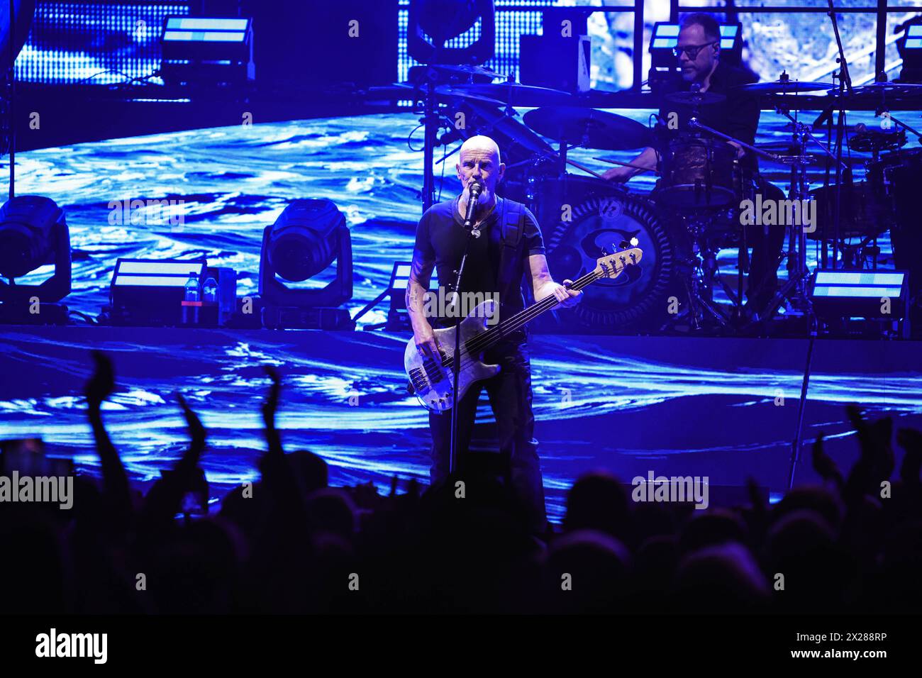 Die Band Santiano bei ihrem Konzert in der Uber Arena. Kurz nach Beginn ...