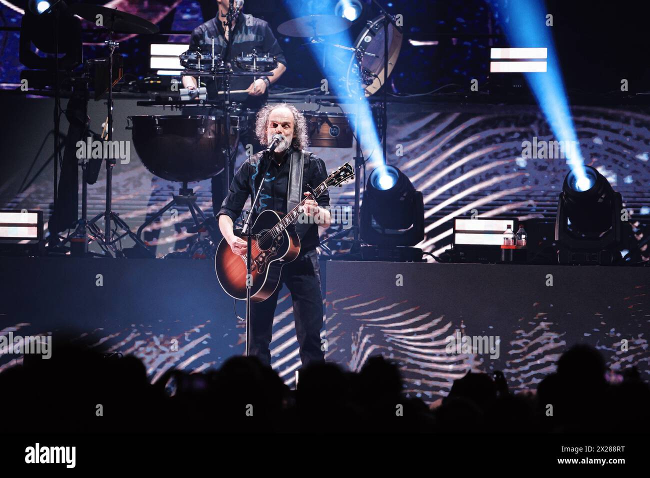 Die Band Santiano bei ihrem Konzert in der Uber Arena. Kurz nach Beginn ...