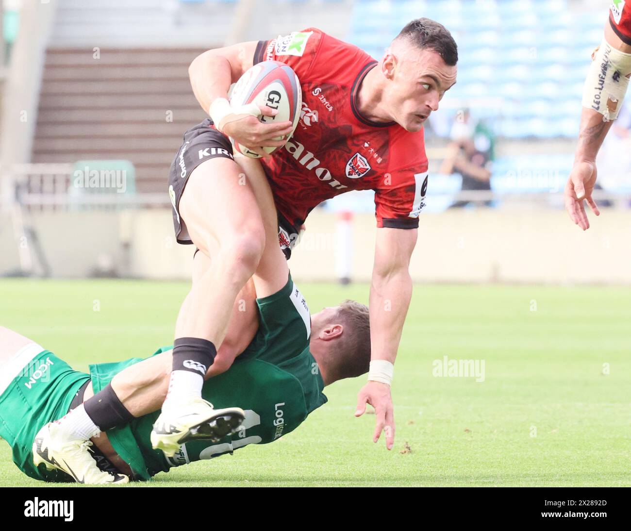 Tokyo, Japan. 20th Apr, 2024. Yokohama Canon Eagles center Jesse Kriel ...