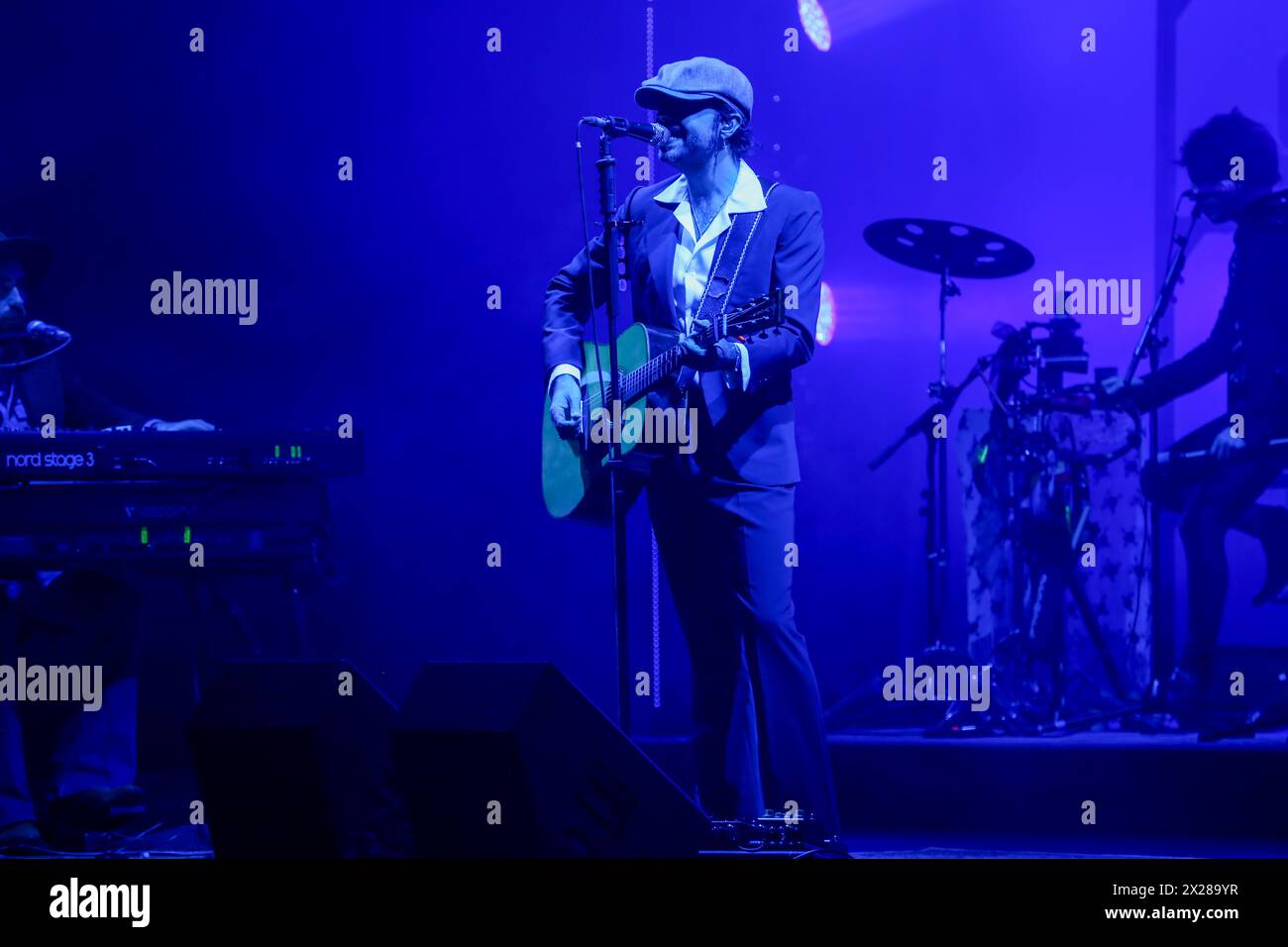 Modo avión hi-res stock photography and images - Alamy