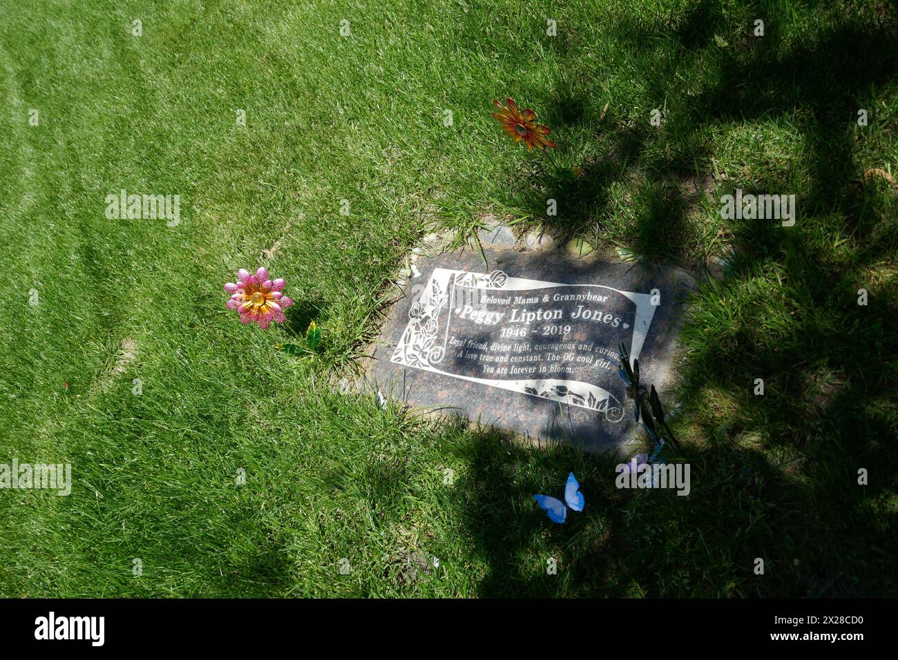 Culver City, California, USA 18th April 2024 Actress Peggy Lipton Grave at Hillside Memorial ...