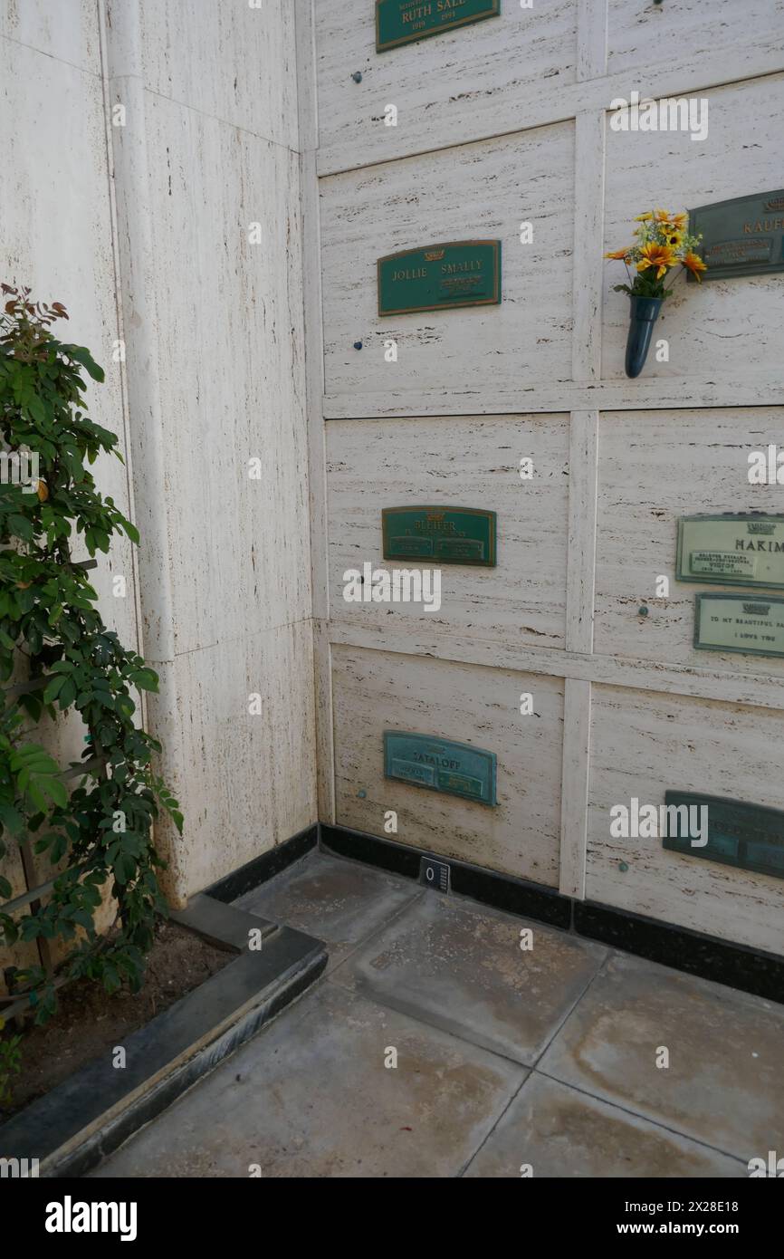 Culver City, California, USA 18th April 2024 Actor John Bleifer Grave ...