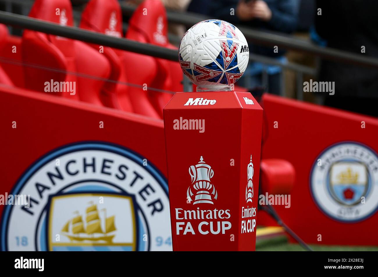 Fa cup hi-res stock photography and images - Alamy