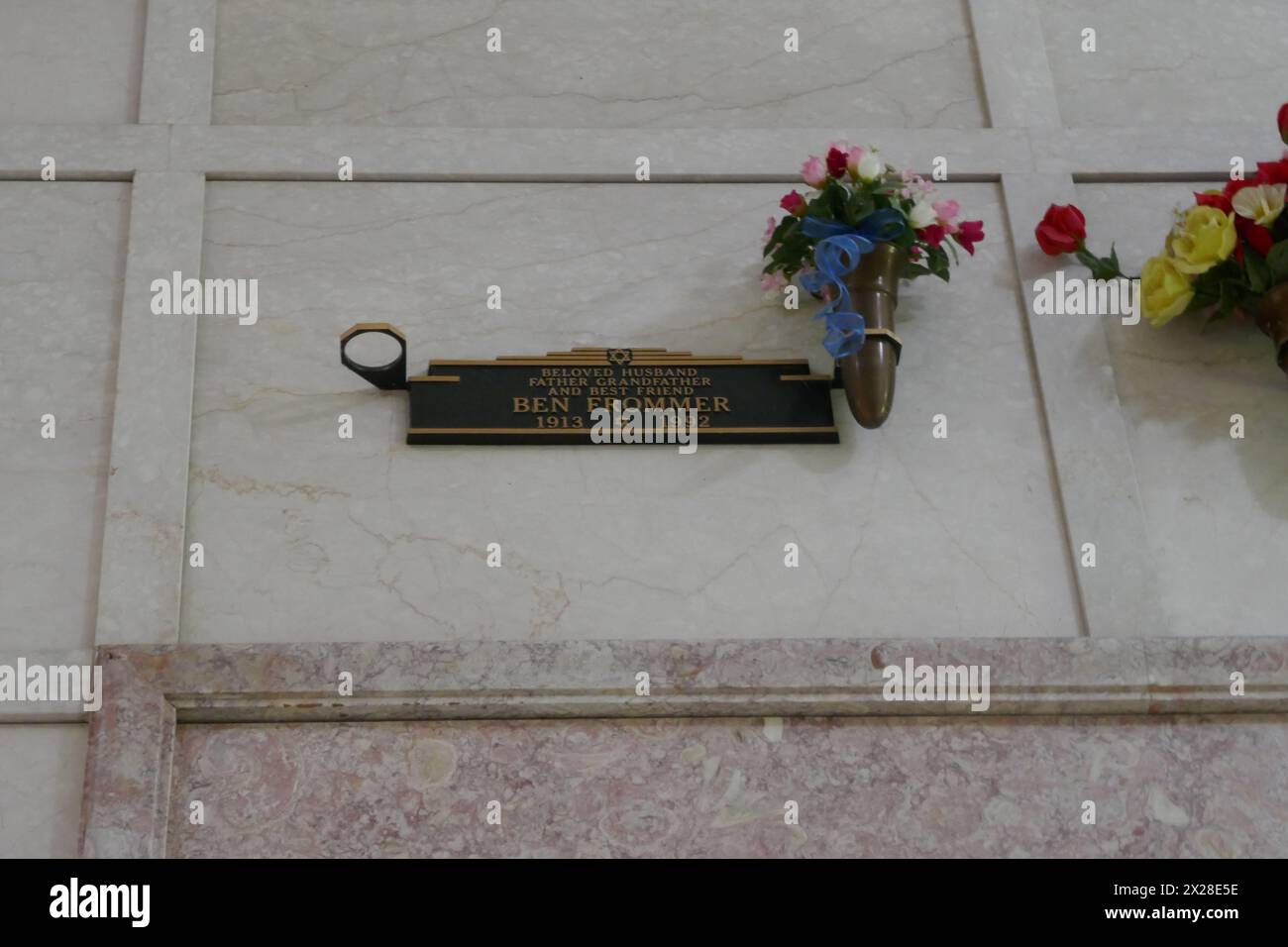 Culver City, California, USA 18th April 2024 Actor Ben Frommer Grave in ...