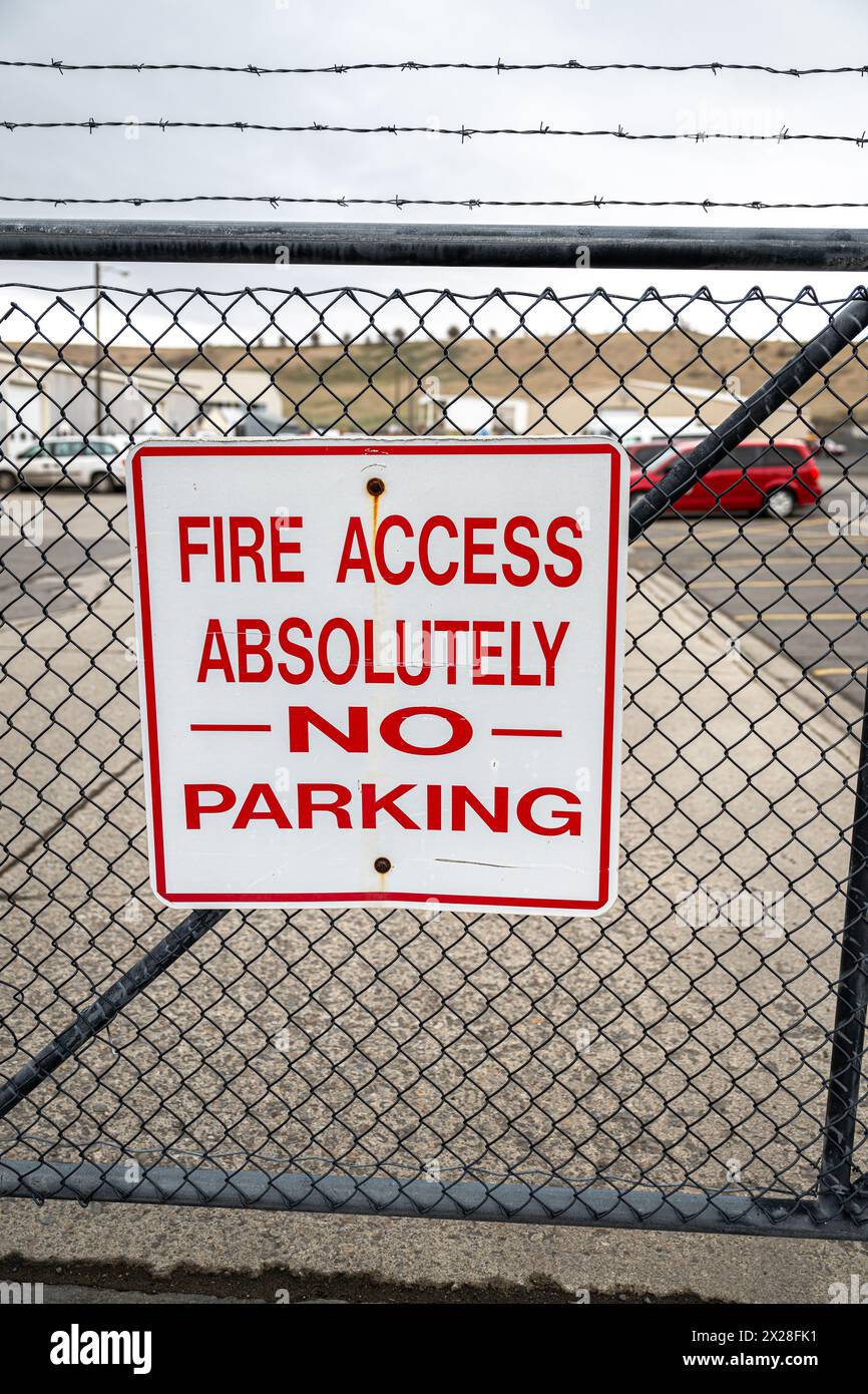 Fire Access Absolutely No Parking Sign Stock Photo - Alamy