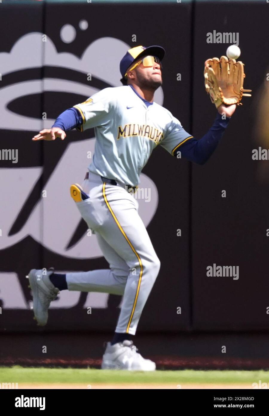 St. Louis, United States. 20th Apr, 2024. Milwaukee Brewers makes a ...