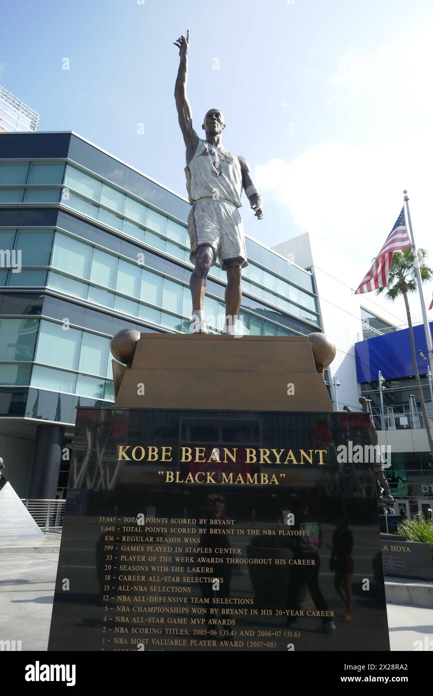 Kobe bryant statue hi-res stock photography and images - Alamy